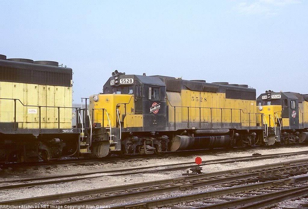 C&NW GP40 5528
